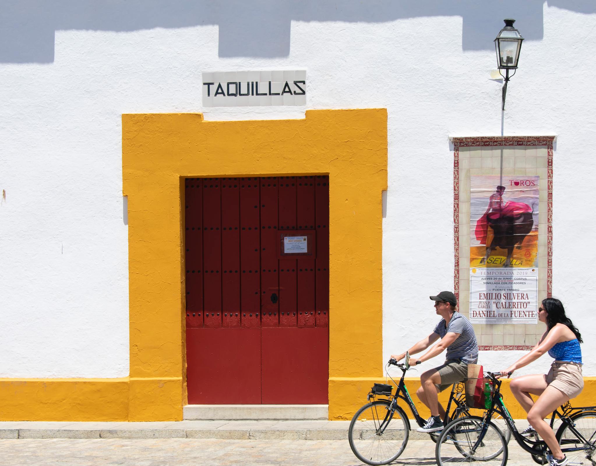 Si Sevilla tiene un color especial, es el amarillo albero – Singularia
